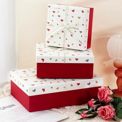 China Matte Lamination Heart Patterned Gift Boxes And Bags Set  For Romantic Occasions for sale