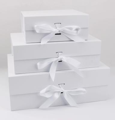 China Custom Collapsible Magnetic Box Rigid Packaging For Perfume Beauty Gift Sets for sale
