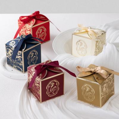 China Golden And White Candy Ribbon Gift Box Is Small And Exquisite. It Is Suitable For Gift Packaging And Parties. for sale
