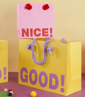 China Stylish Gift Paper Bags With Handles Cute Packaging For Graduation Valentine'S Day Birthdays for sale