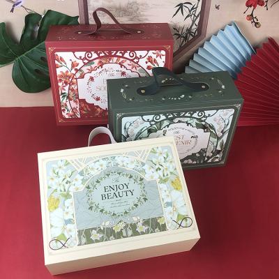 China Custom Luxury Floral Gift Box Rigid Cardboard Wedding Favors for sale