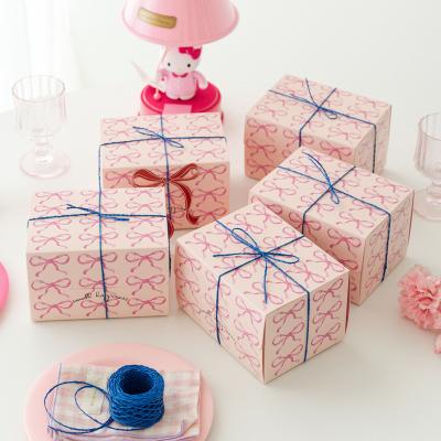 China Custom Gift Box for Baked Desserts 18x11x4cm White Cardboard for sale