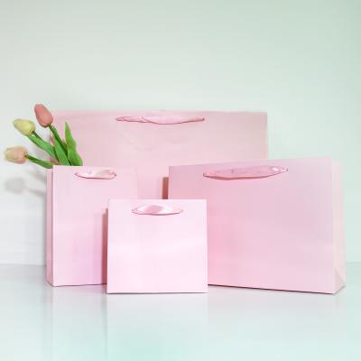 China Thickened Pure Light Pink And White Cardboard Bag Clothing Packaging Bag Gift Handbag Souvenir Bag for sale