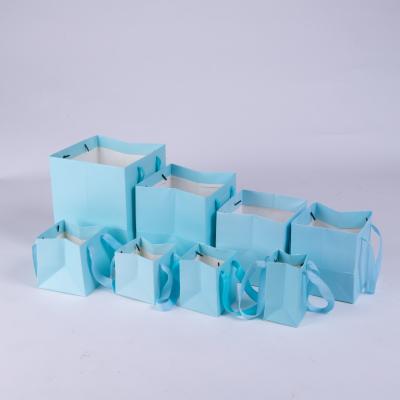 China Blue Square Gift Bag Custom Clothing Gift Packaging Bag White Cardboard Handbag Support Different Sizes for sale