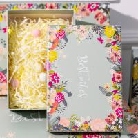 China New Custom Gift Box With Top And Bottom Cover For Holiday Party Gift Box For Shopping Mall Gift Packaging for sale
