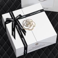 China Luxury Skincare Gift Box Set Premium White Rose Gold Packaging Magnetic Closure for sale