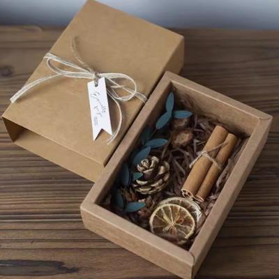 China Nordic - Style Artistic Retro Minimalist Ins Inspired Kraft Paper Birthday Gift Box With Dried Flowers for sale