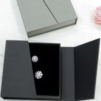 China Simple Jewelry Packaging Box Magnetic Flip Box Bracelet Bracelet Ring Necklace Jewelry Box for sale