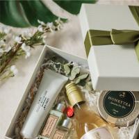 China Small Fresh Gift Box Wholesale Gift Box Custom Valentine'S Day Wedding Gift Box Packaging for sale