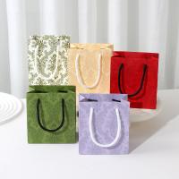 China Manufacturers Wholesale Jewelry Box Packaging Bags Cosmetics Paper Handbags Packaging Gift Bags for sale
