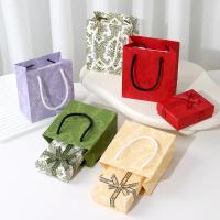 China Manufacturers Wholesale Jewelry Box Packaging Bags Cosmetics Paper Handbags Packaging Gift Bags for sale