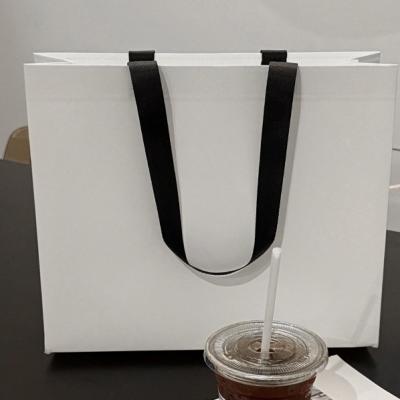 China New Kraft Paper Bag Clothing Store Handbag Packing Gift Gift Bag Packaging Shopping Belt Wholesale for sale