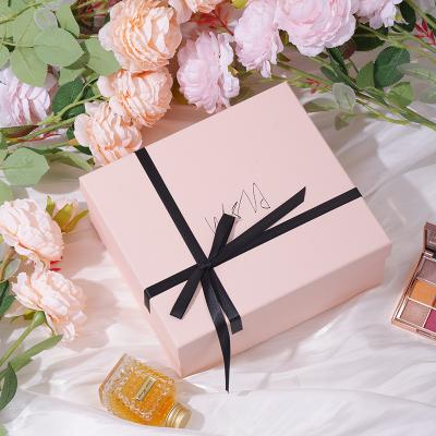 China Pink Ribbon Gift Box Set Minimalist Valentines Day Birthday PaCelebrate life's special moments with our MAMA Pink Ribbon Gift Box Collection, featuring a sophisticated minimalist design that blends fu for sale