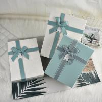 China Customized Gift Boxes With Lids, Business Gift Boxes Cosmetic And Holiday Scarf Packaging Boxes for sale