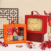 China Luxury Windowed Gift Box Set Premium Packaging Transparent Display Window Leather Handle Design for sale