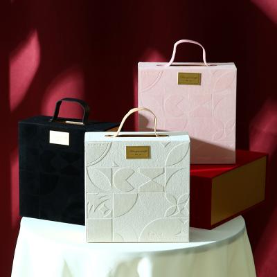 China Luxury Gift Box Set Pearl Accent Floral Embossed Packaging Cosmetic Case Festival Birthday Carry Box for sale