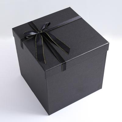 China Square Cardboard Gift Box With Top And Bottom Lid Gift Box For Clothing And Gift Packaging for sale