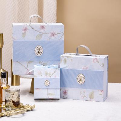 China Vintage Chinese Blue Floral Gift Box Set Elegant Pearl Accent Handled Packaging Empty Favor Boxes for Weddings Birthdays for sale