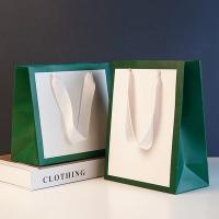 China Custom Niche Premium Kraft Paper Gift Bag – Exquisite Handheld Packaging With Gold Foil/UV Printing for sale