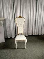 China WENDING White & Gold Crown-Top Diamond-Tufted Throne Wedding Chair – Bridal Main Seat for sale