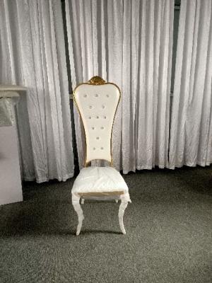 China WENDING White & Gold Crown-Top Diamond-Tufted Throne Wedding Chair – Bridal Main Seat for sale