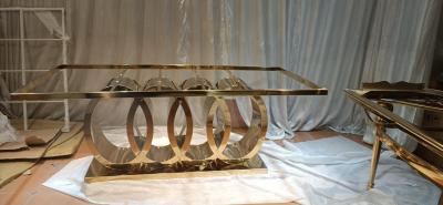 China WENDING Gold Chain-Link Oval Ring Base Dining Table – Olympic Rings Sculptural Hotel Table for sale