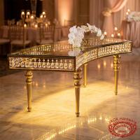 China WENDING Gold Crescent Crystal-Pendant Spindle-Leg Banquet Table – European Opulent Wedding Table for sale