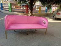 China WENDING Rose Pink Velvet Curved Loveseat – Romantic Wedding Bridal Sofa for sale