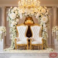 China WENDING White & Gold Baroque Tufted Throne Chair Pair – European Royal Wedding Sweetheart Seats for sale