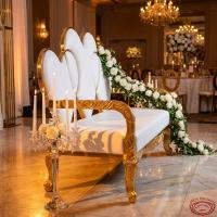 China WENDING White & Gold Triple Heart-Back Wedding Loveseat – Bride & Groom Sweetheart Sofa for sale