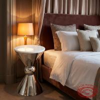 China WENDING Silver Hourglass Side Table – White Marble Top Hotel Accent Table for sale