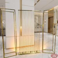 China WENDING Gold 3-Piece Vertical Stripe Screen Backdrop Set – Minimalist Wedding Partition for sale