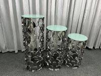China WENDING Dark Mirror Fish-Scale Petal Cylinder Display Stand Set – 3-Piece Tiered Wedding Pedestal for sale