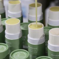 China Customized eco-friendly rotating white round empty lipstick tube, high quality for sale
