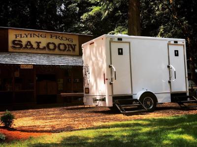 China Customized Mobile Outdoor Toilet Trailer With 2 Bathrooms For Camping for sale