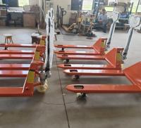 China Smooth Maneuverability 2500kg Manual Hand Pallet Truck with Nylon Wheels for sale