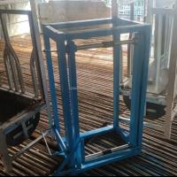 China Galvanized Steel Sheep Goat Restraint Frame | Easy Operation for Vaccination, Injection & Marking | Extendable 2m/4m Fence for sale