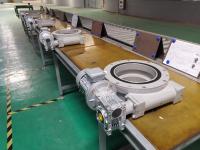 China Dual Axis Slew Drive SE14 3388Nm Heavy Duty 42crmo Slewing Ring Bearing for sale