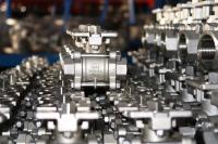 China Three-Piece Threaded/Butt Welded High Platform Ball Valve with Customization Options for sale