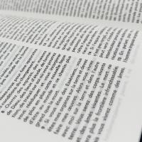 China Custom Holy Bible Printing 210x285mm Hardcover 28gsm Bible Paper Over 3000 Pages for sale
