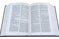 China Custom Holy Bible Printing 210x285mm Hardcover 28gsm Bible Paper Over 3000 Pages for sale