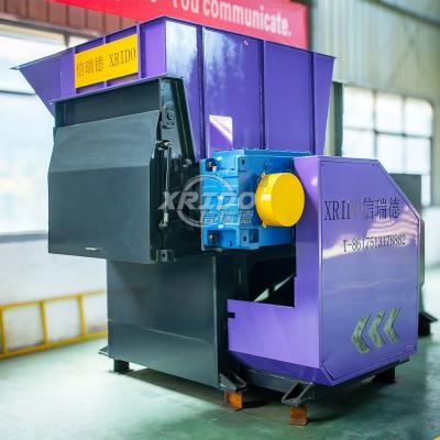 China Single Shaft Shredder for Rubber & Plastic Recycling - 15-90 kW Power, 260-500 mm Blade Diameter for sale