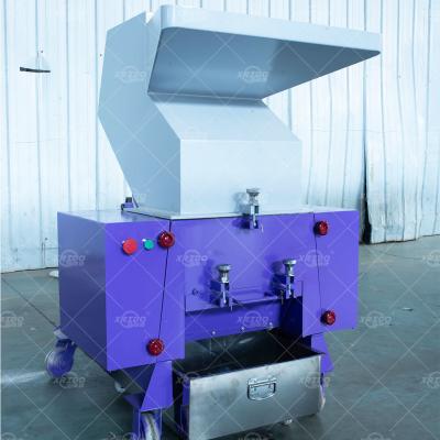 China Mini Plastic Crusher with Alloy Steel Blades 5.5-15kW Power for PET PP Recycling 150-600kg/h Capacity for sale