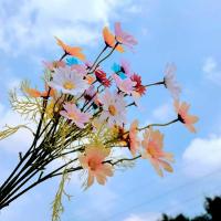 China Small Daisy Indoor and Outdoor Decor Flowers Long Term Artificial Flowers For Wedding Party Decoration Silk Flower Stems for sale