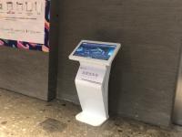China 43 Inch YODA LCD Touch Screen Kiosk  With Fast Response Time 1920*1080 for sale
