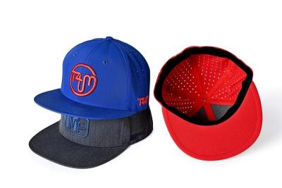 China Custom 100% Polyester Snapback Caps 58cm Flat Brim Adjustable Hats for sale