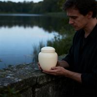 China 100% Kaolin Clay Biodegradable Funeral Urn Natural Eco Memorial Urn for ashes for sale