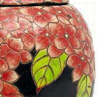China Customized Decorative Ceramic Jars With Lid Hydrangea Floral Design Home Decor for sale