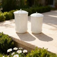 China Premium Ceramic Pet Urns Elegant White Design for Pets for sale