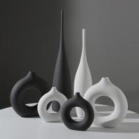 China Minimalist Ceramic Vase Collection in Black and White for sale